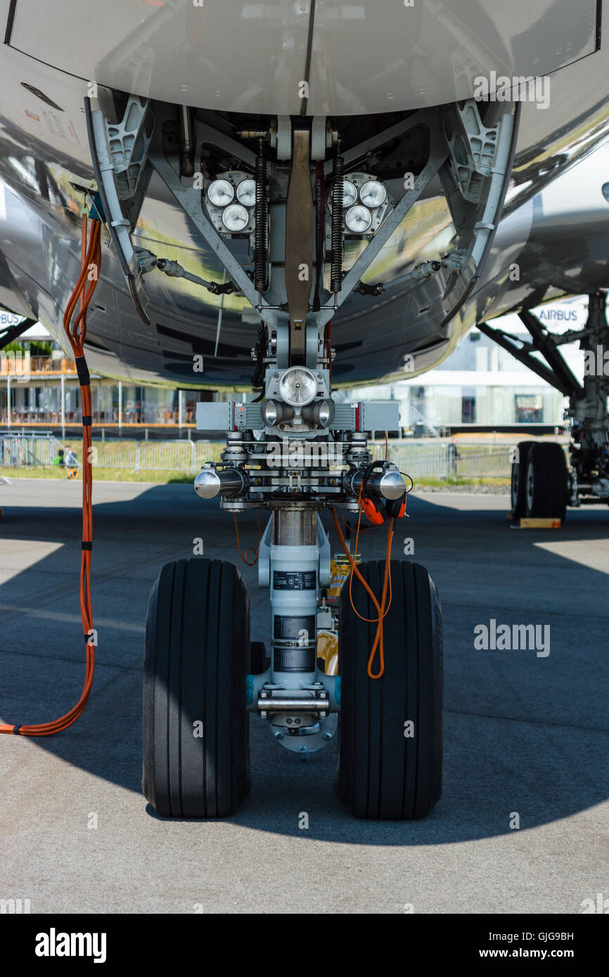 Train d'atterrissage avant de l'avion Airbus A350-900 plus récent XWB ...