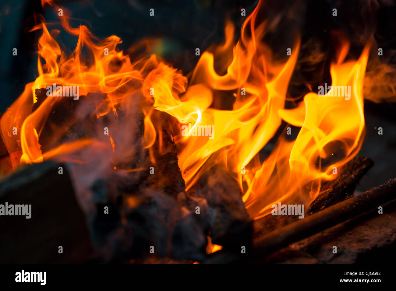 Arriere plan de flamme Banque de photographies et d’images à haute résolution - Alamy