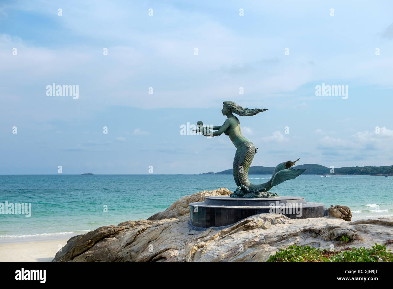 Le Mermaid Statue avec fond marin à Sai Kaew beach à l'île de Samet, la ...