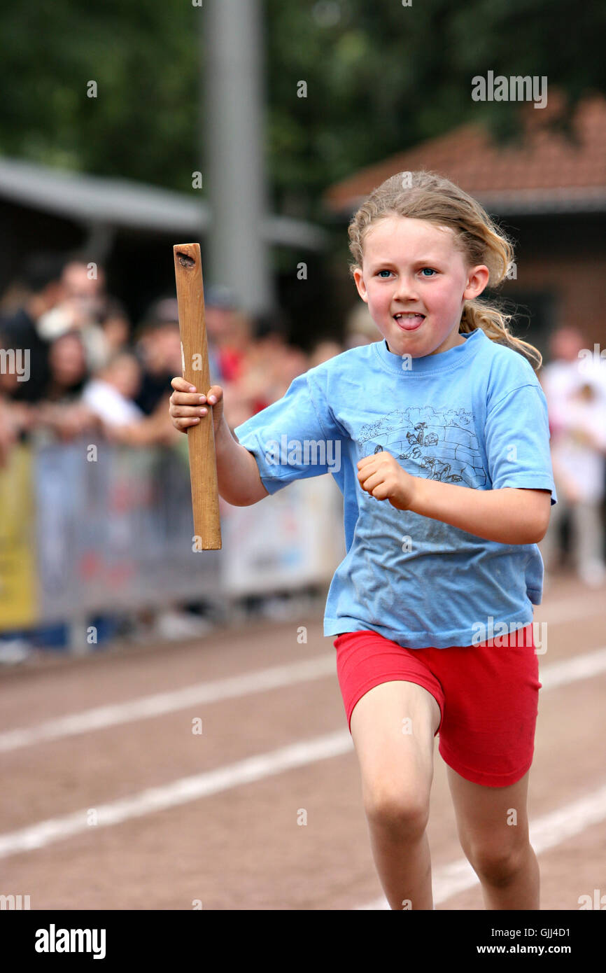Relay race girls Banque de photographies et d’images à haute résolution ...