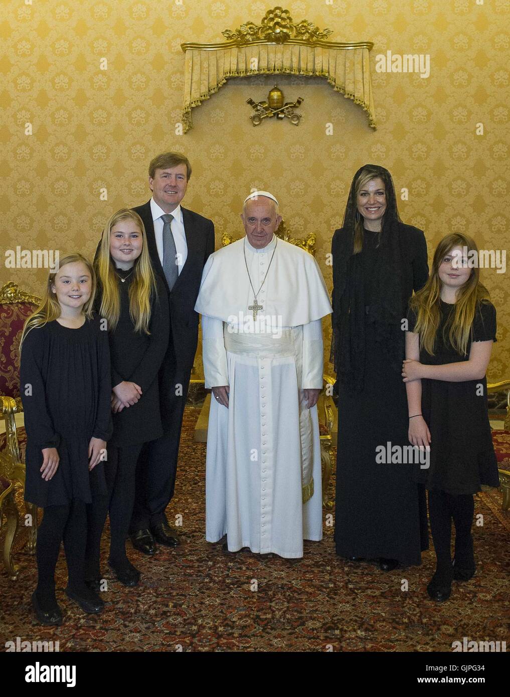 Pape Francis pose avec roi néerlandais Willem-Alexander, son épouse la ...