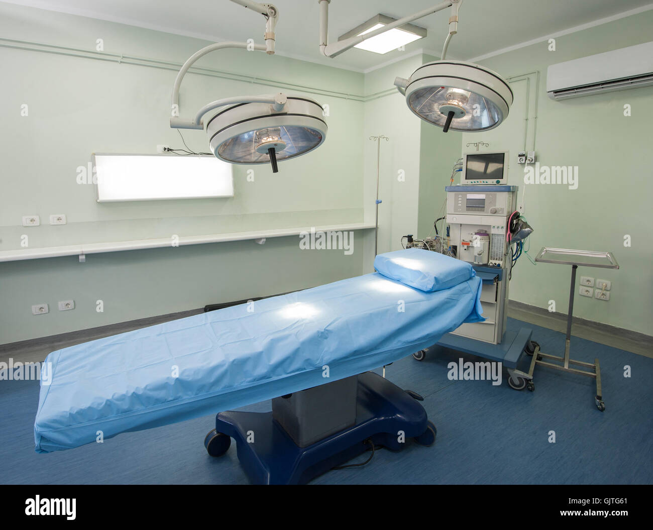 Design intérieur de la salle d'opération d'un hôpital dans la clinique ...