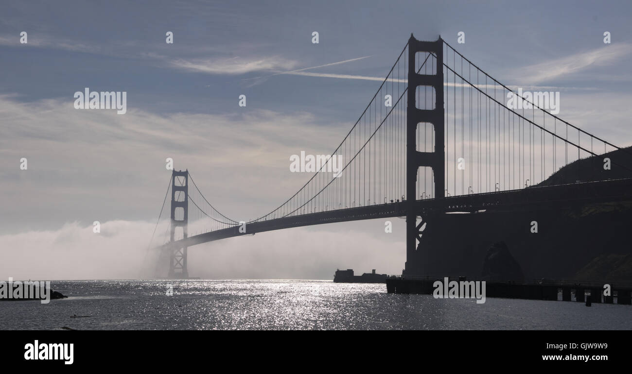 Golden gate bridge dans le brouillard Banque de photographies et d ...