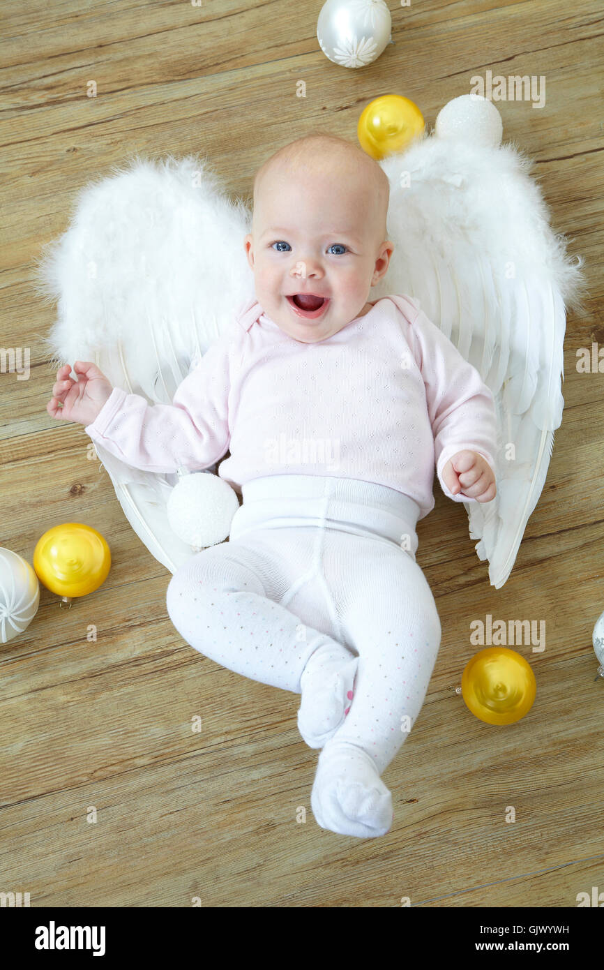 Baby angel Banque de photographies et d’images à haute résolution - Alamy