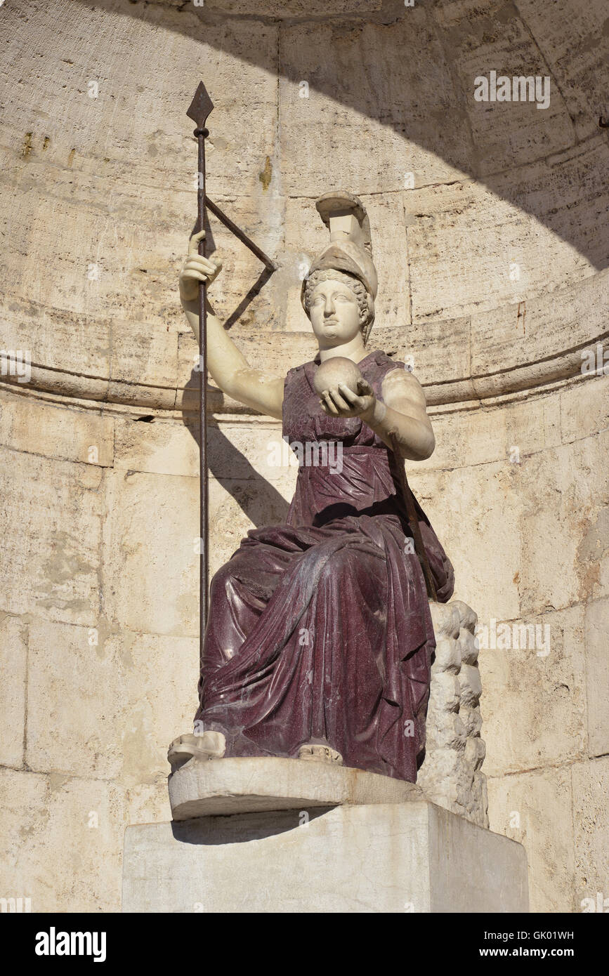 Porphyre et marbre ancien Statue de Minerve comme déesse Roma avec ...