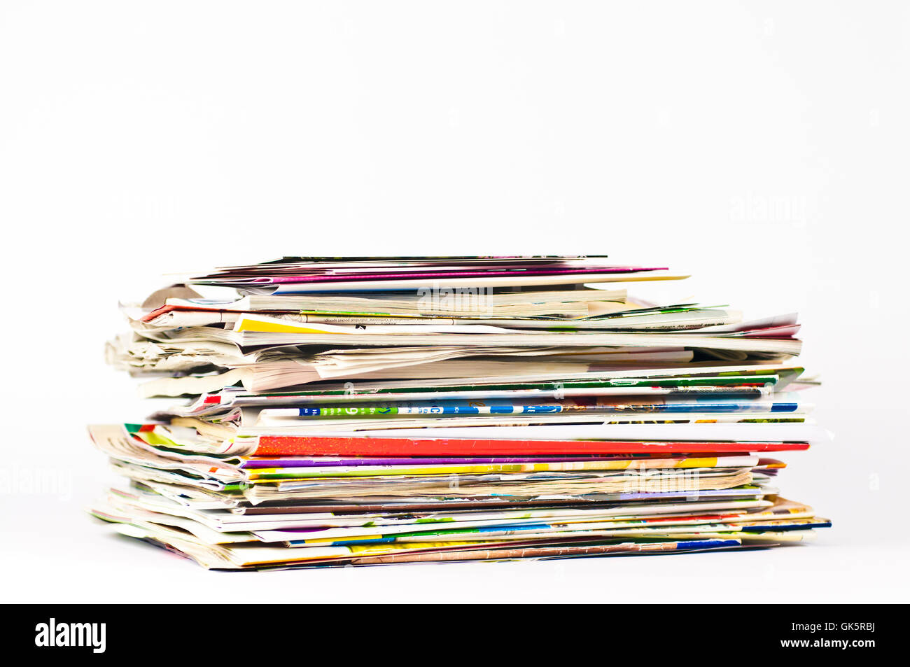 Recyclage du papier journal Banque d'images détourées - Alamy