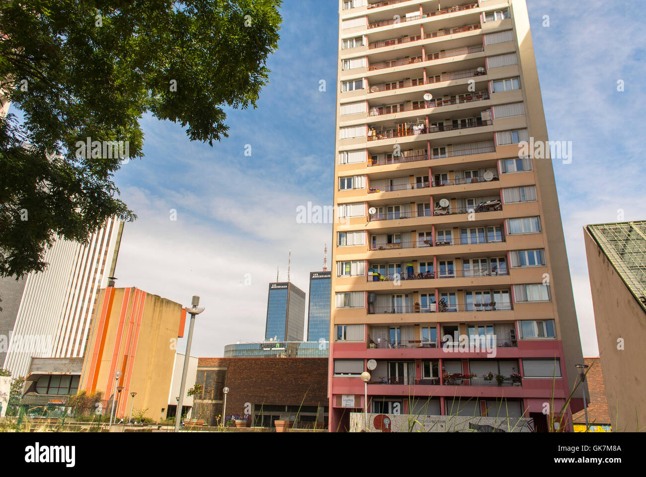 Hlm logements sociaux Banque de photographies et d’images à haute ...
