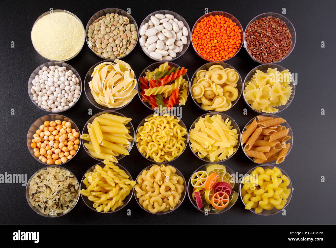 Spirelli noodles Banque de photographies et d’images à haute résolution ...