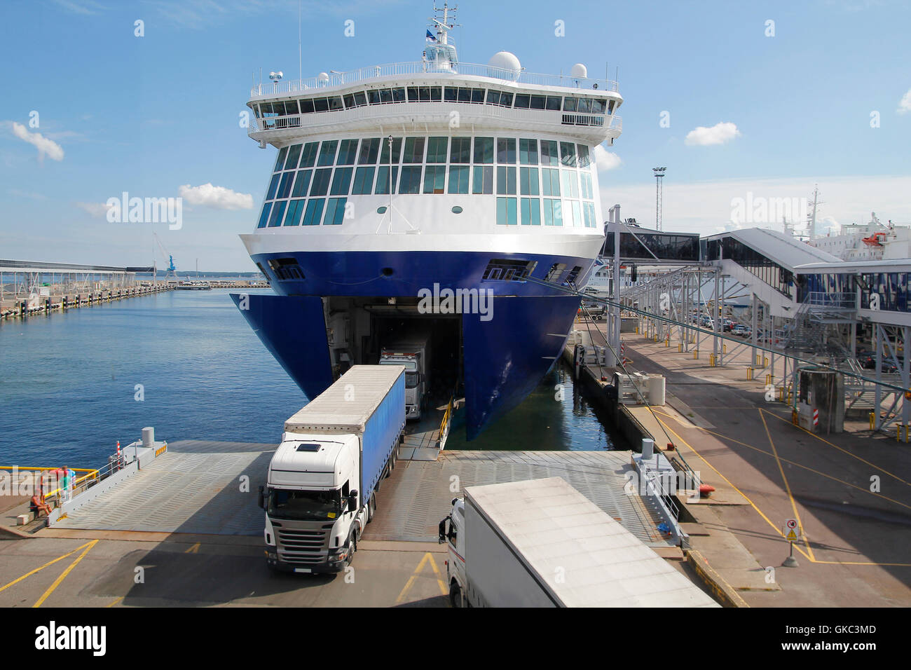 Ferry lorry truck Banque de photographies et d’images à haute ...