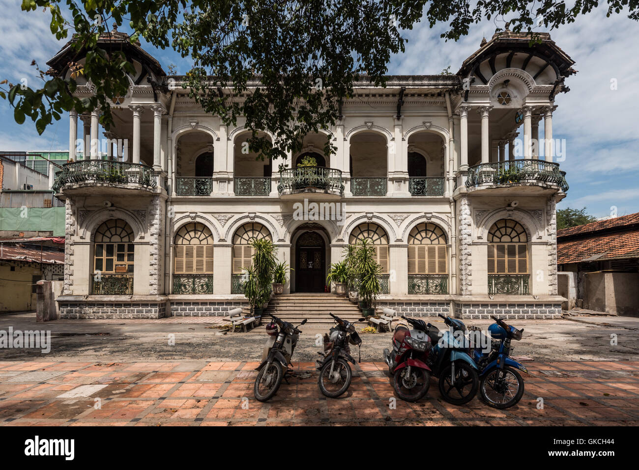 Vieille maison coloniale à Saigon, Vietnam Photo Stock - Alamy