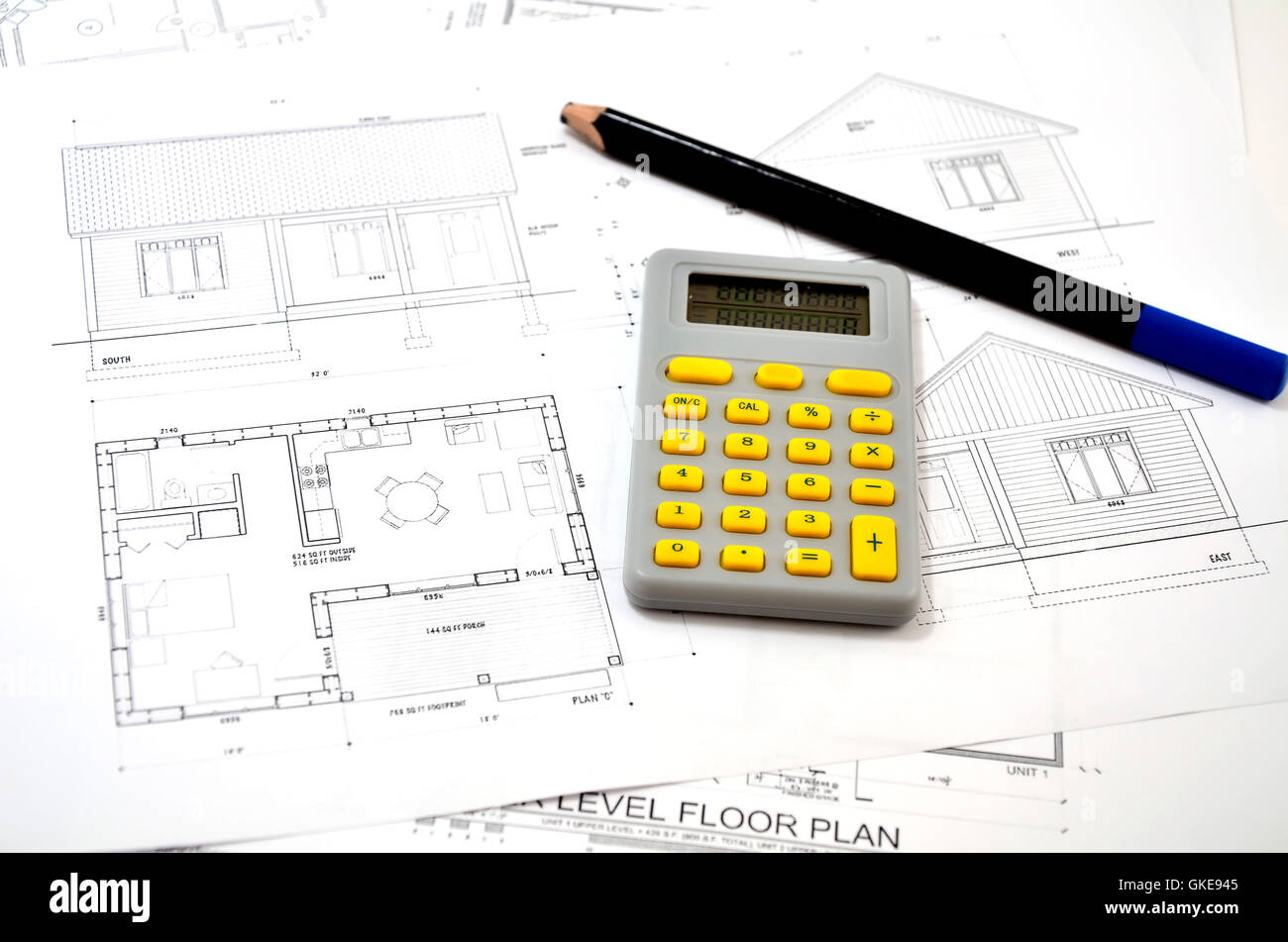 Projet de plan de construction d'une maison, un crayon et une ...