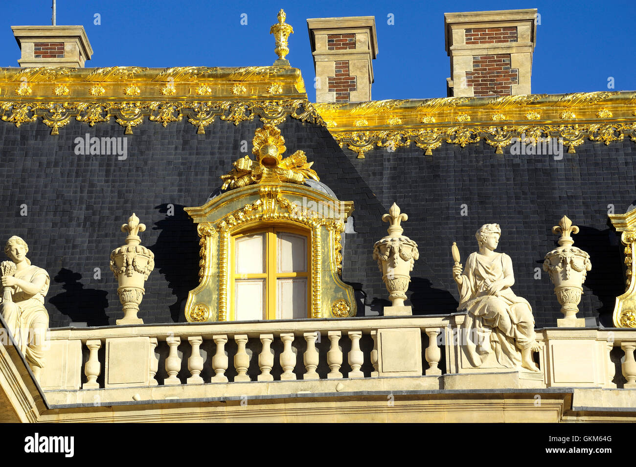 Château de Versailles, des détails architecturaux et de dorure de la ...