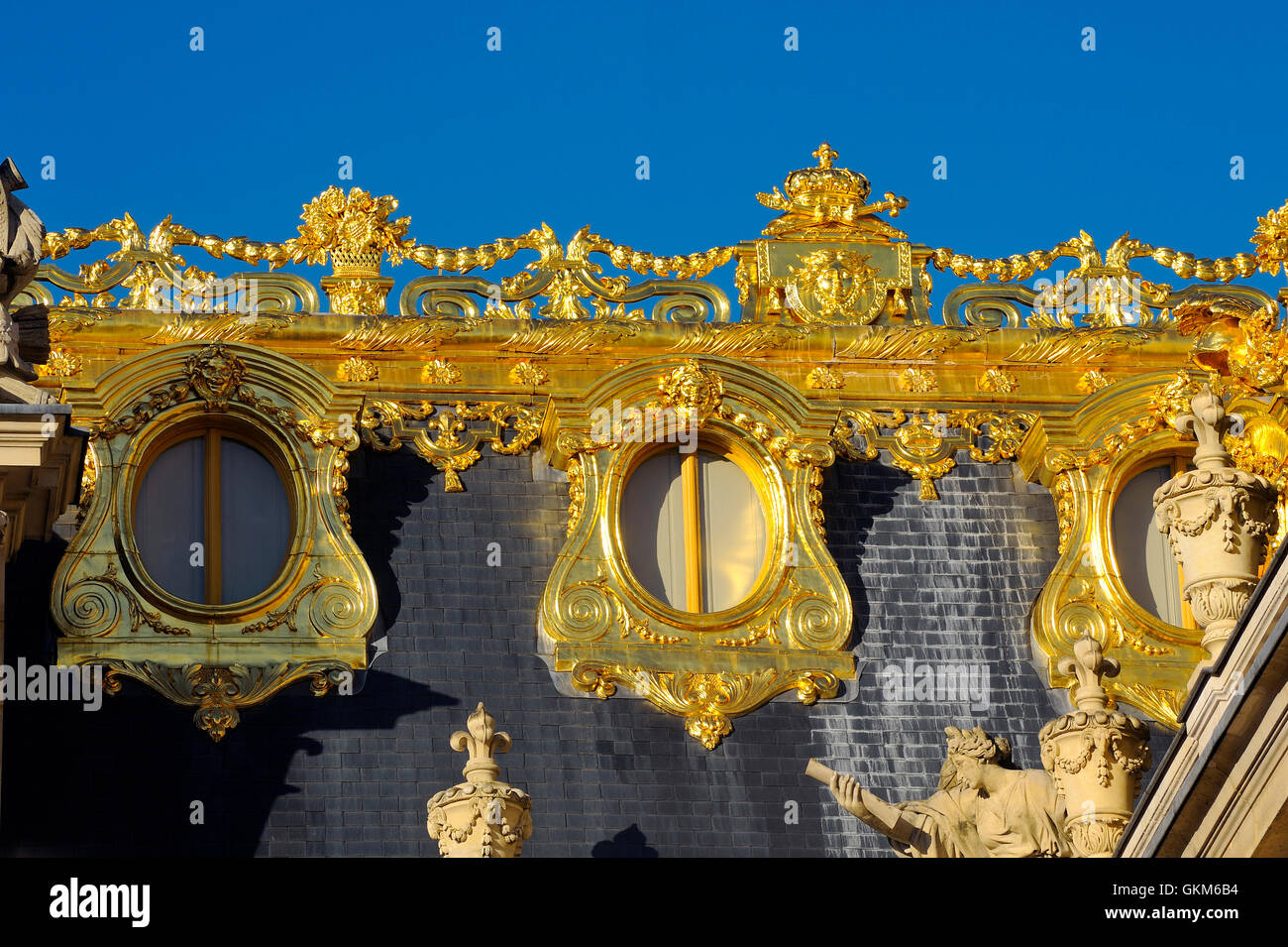 Chateau De Versailles Palace Roof Banque d'image et photos - Alamy