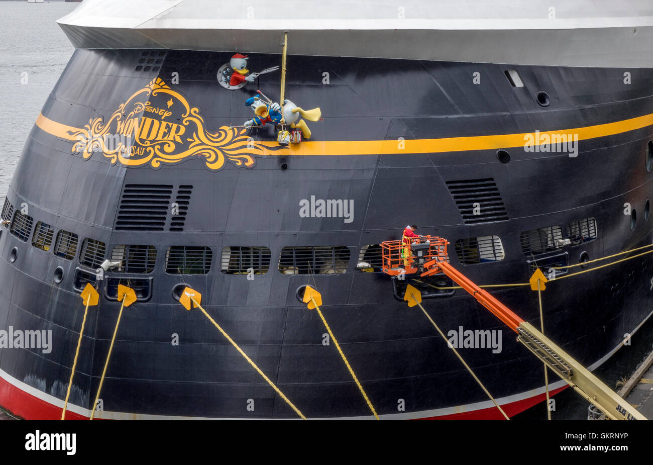 La poupe du navire des croisières Disney Disney Wonder au Port à Canada ...