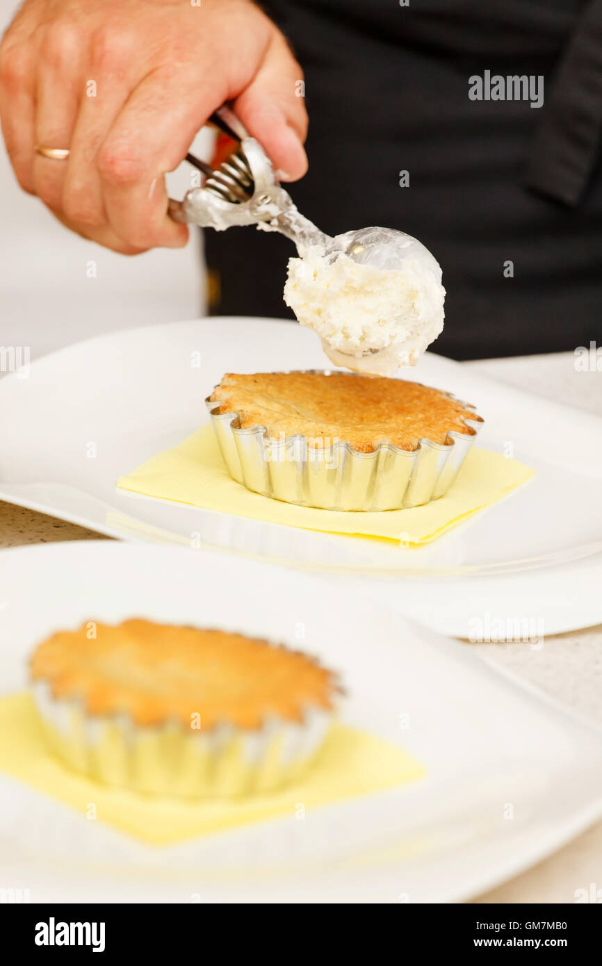 Gâteau à la crème glacée à la vanille Photo Stock - Alamy