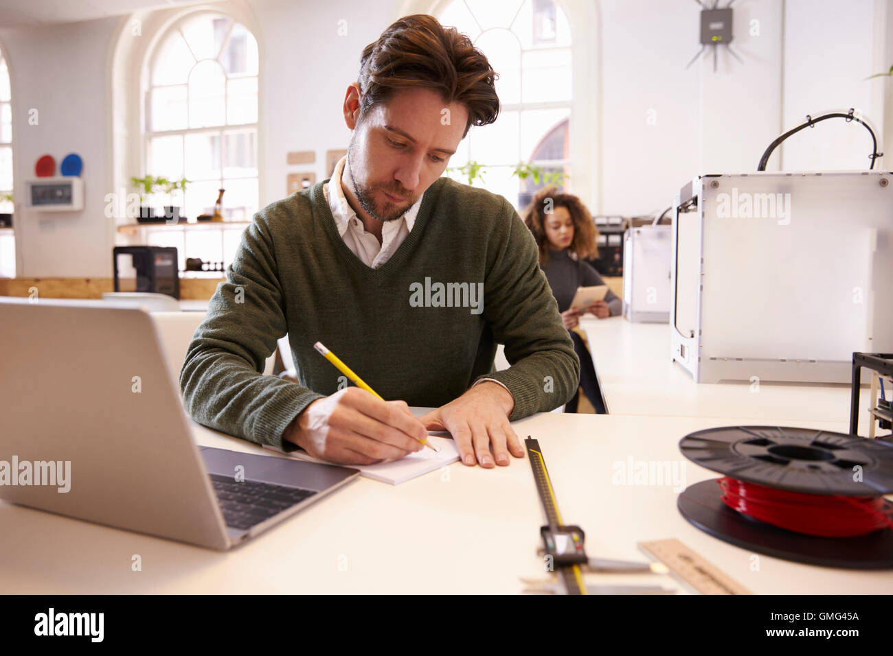 Croquis Dessin Designer en 3D Design Studio Photo Stock - Alamy