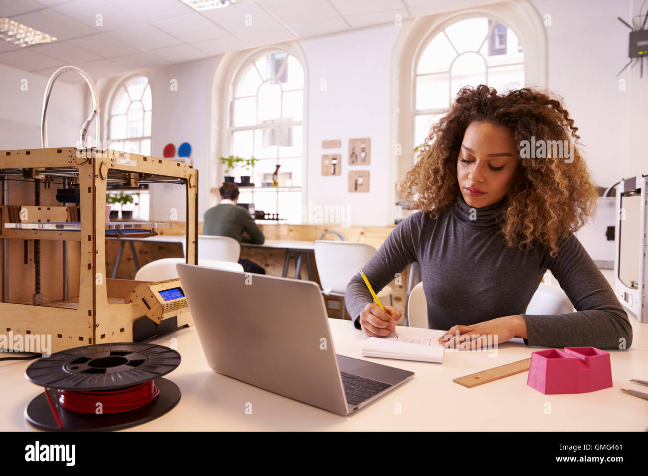 Croquis Dessin Designer en 3D Design Studio Photo Stock - Alamy