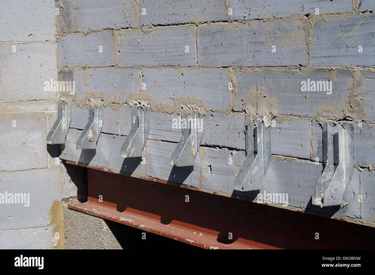 Cintres de poutrelles en acier galvanisé à l'intérieur intérieur de ...