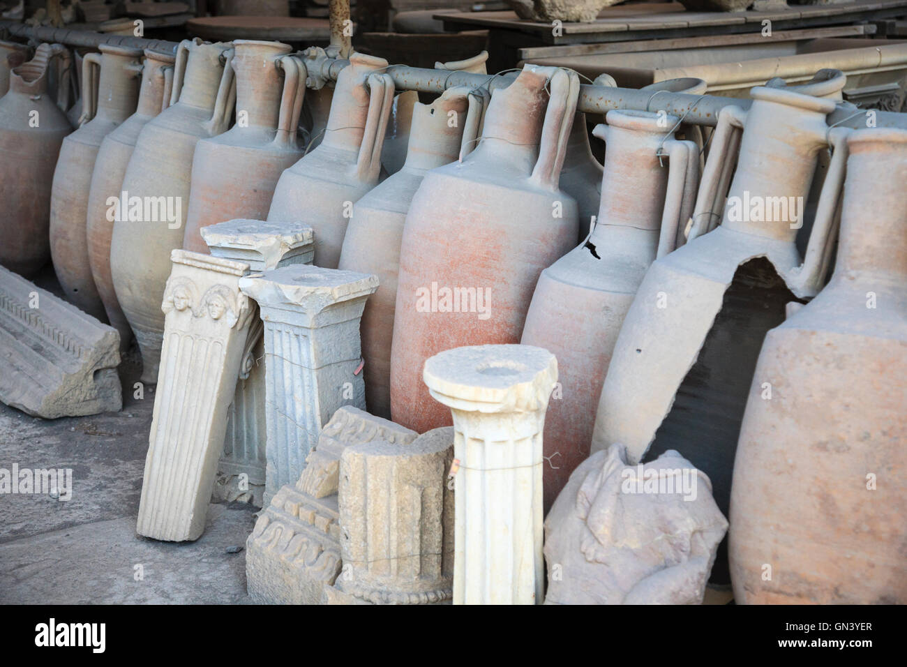 Amphore Romaine Banque d'image et photos - Alamy