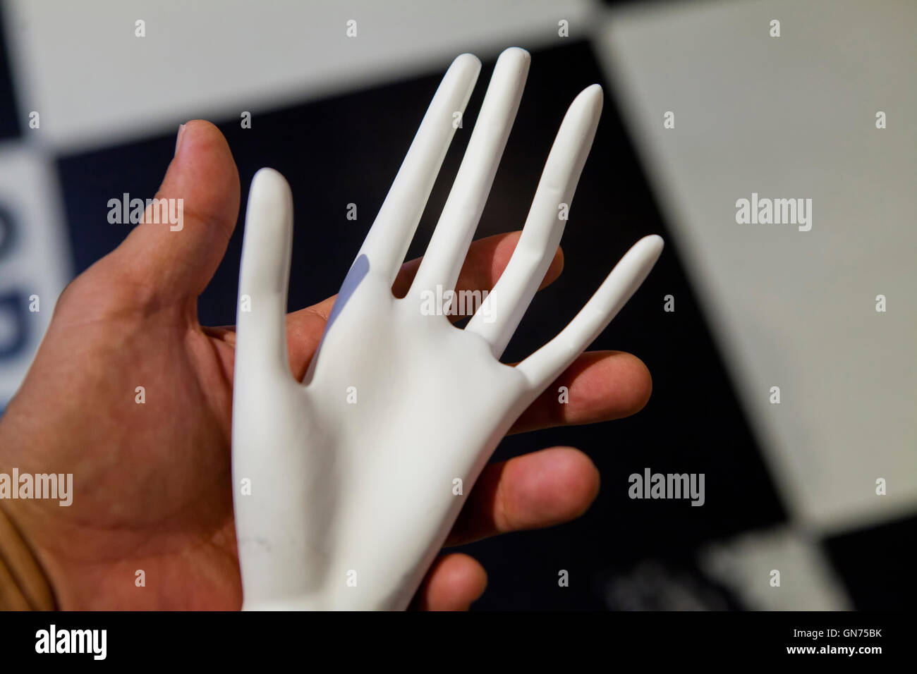 Homme maigre Banque de photographies et d’images à haute résolution - Alamy
