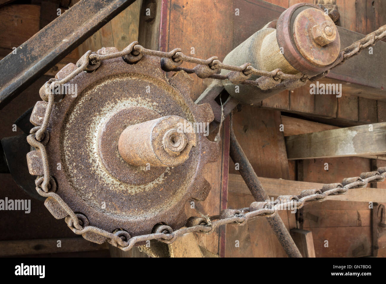 La transmission de la chaîne d'une machine agricole Photo Stock - Alamy