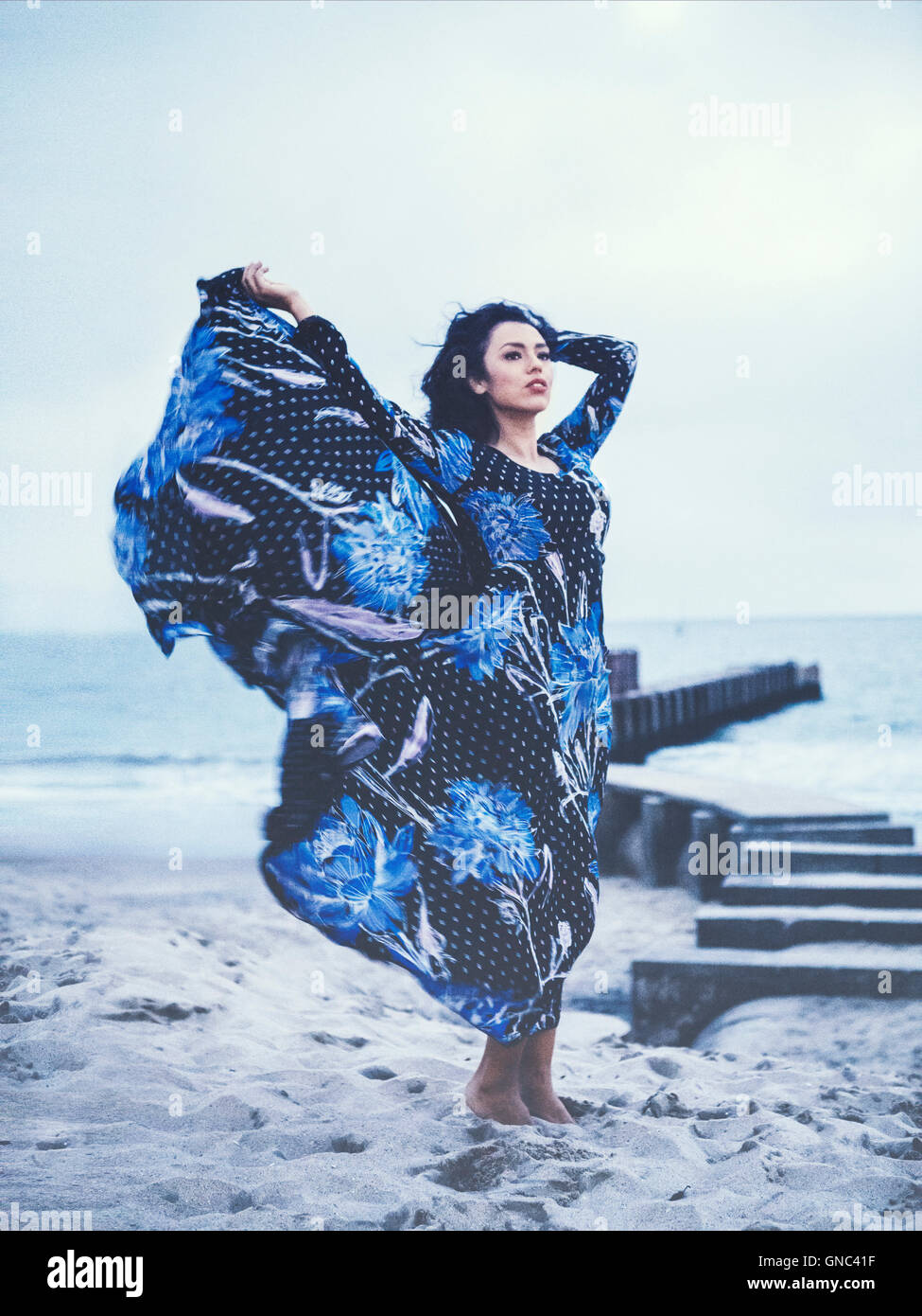 Dress blowing in wind Banque de photographies et d’images à haute ...