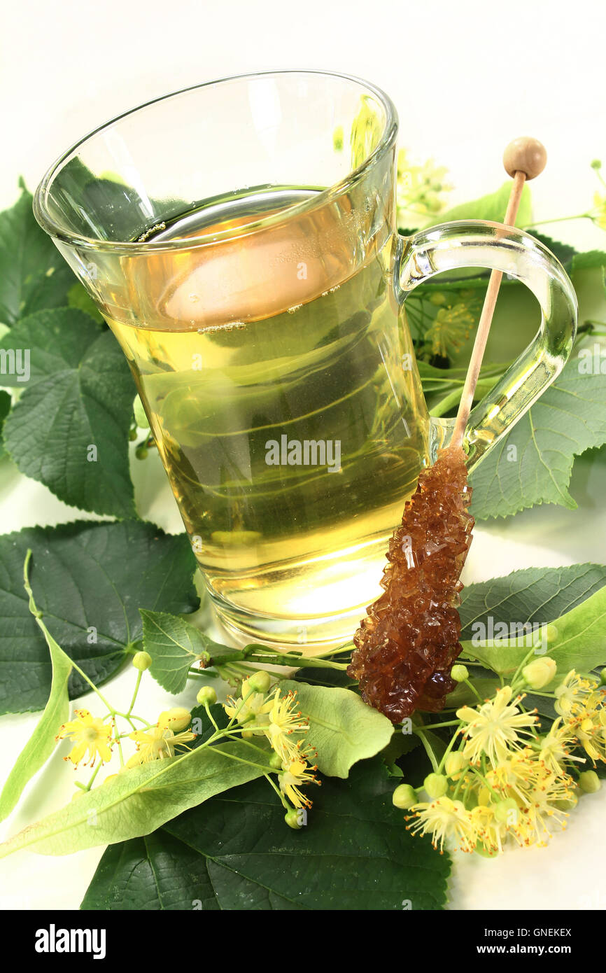 Lime blossom tea Banque de photographies et d’images à haute résolution ...