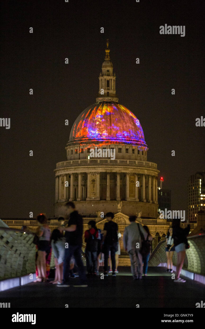 Artiste martin firrell pour Banque de photographies et d’images à haute ...