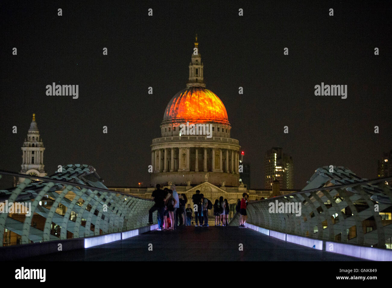 Artiste martin firrell pour Banque de photographies et d’images à haute ...