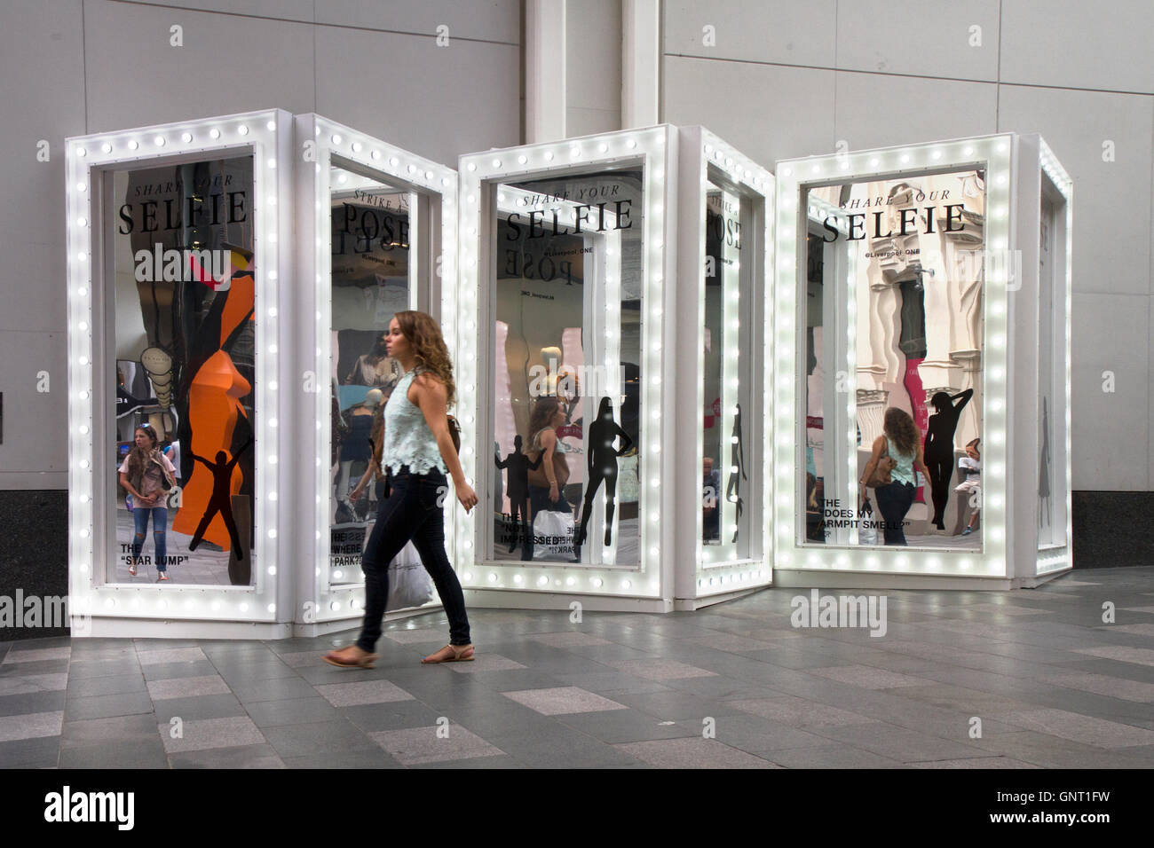 Partagez votre. Selfies L'illusion optique miroir, une invitation à ...