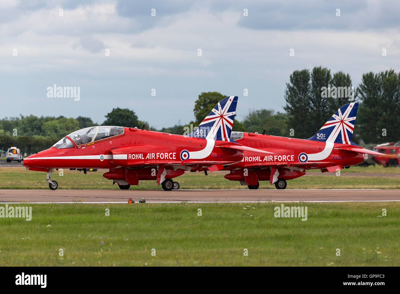 Royal Air Force (RAF) Flèches rouges aerobatic flying display team ...