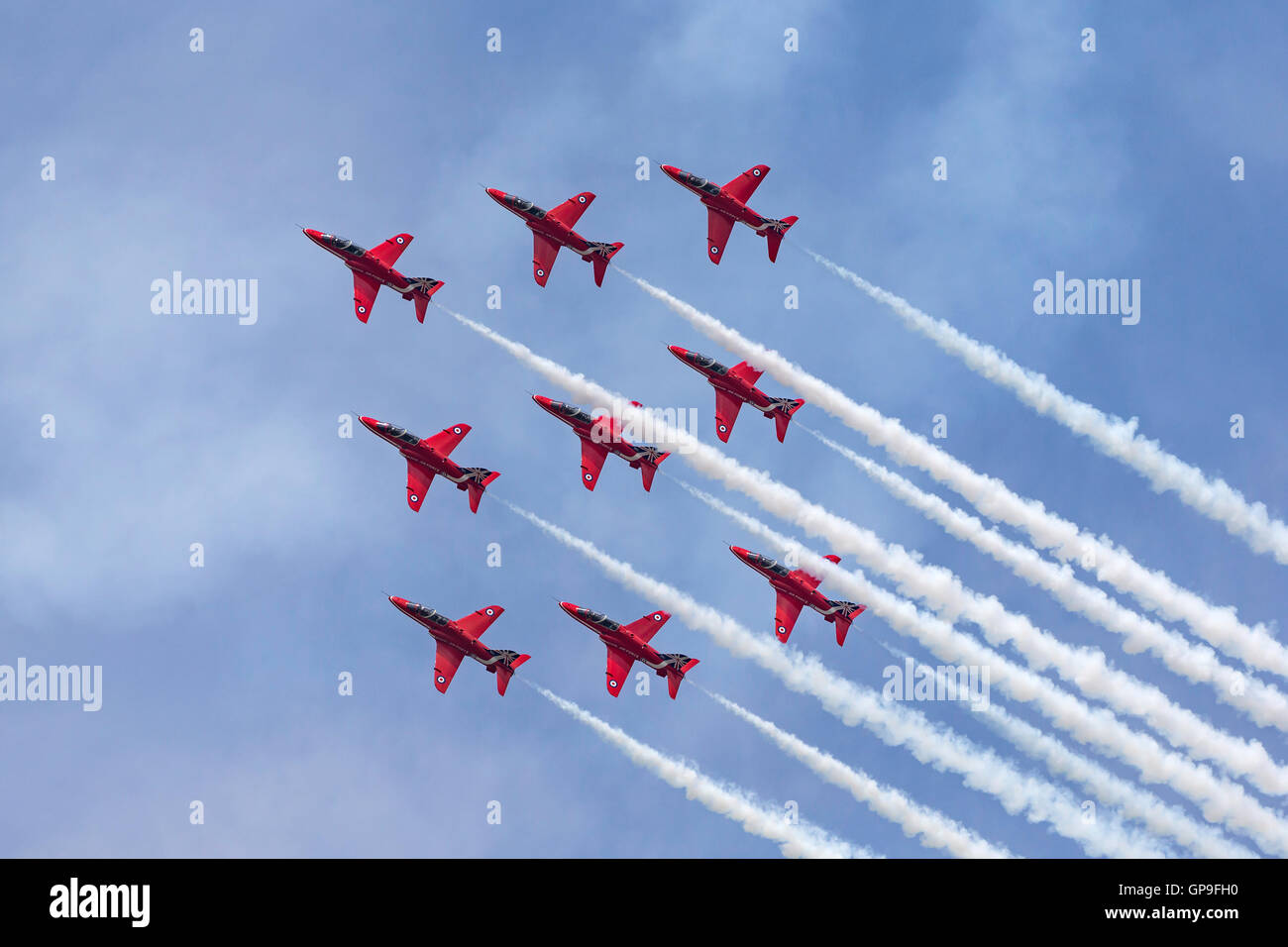 Royal Air Force (RAF) Flèches rouges aerobatic flying display team ...