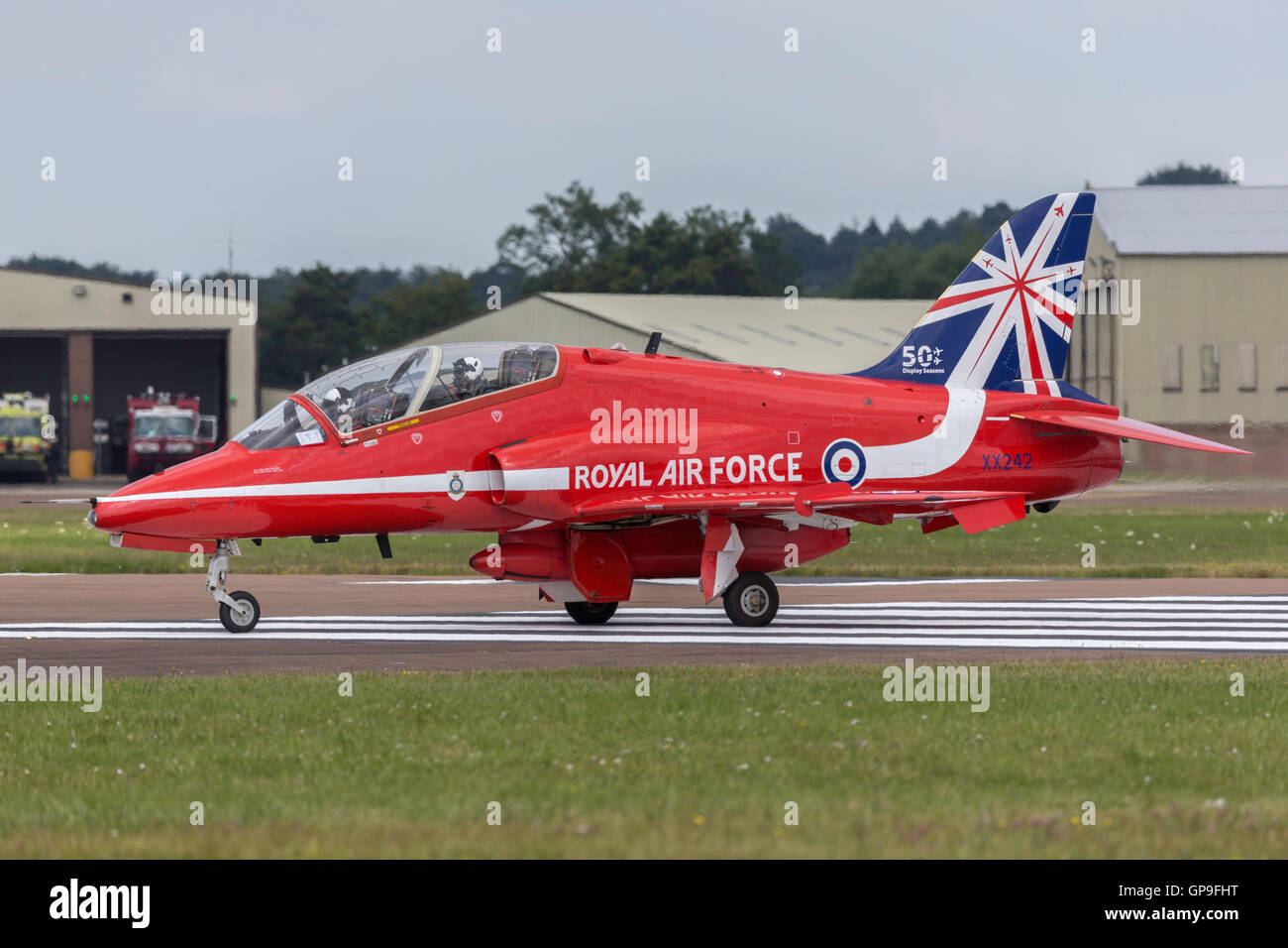 Royal Air Force (RAF) Flèches rouges aerobatic flying display team ...