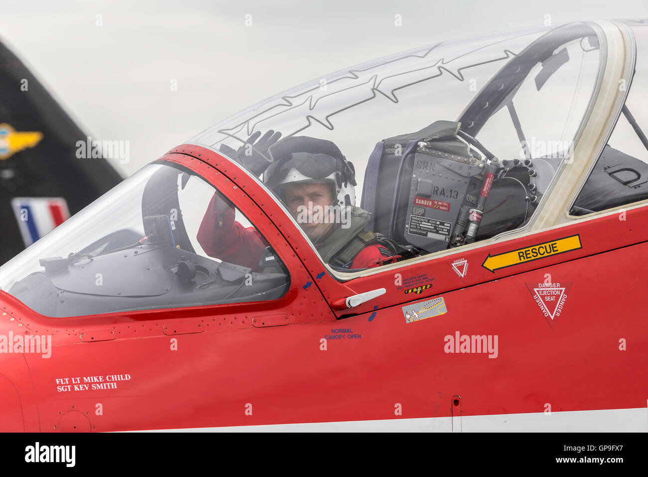 Royal Air Force (RAF) Flèches rouges aerobatic flying display team ...