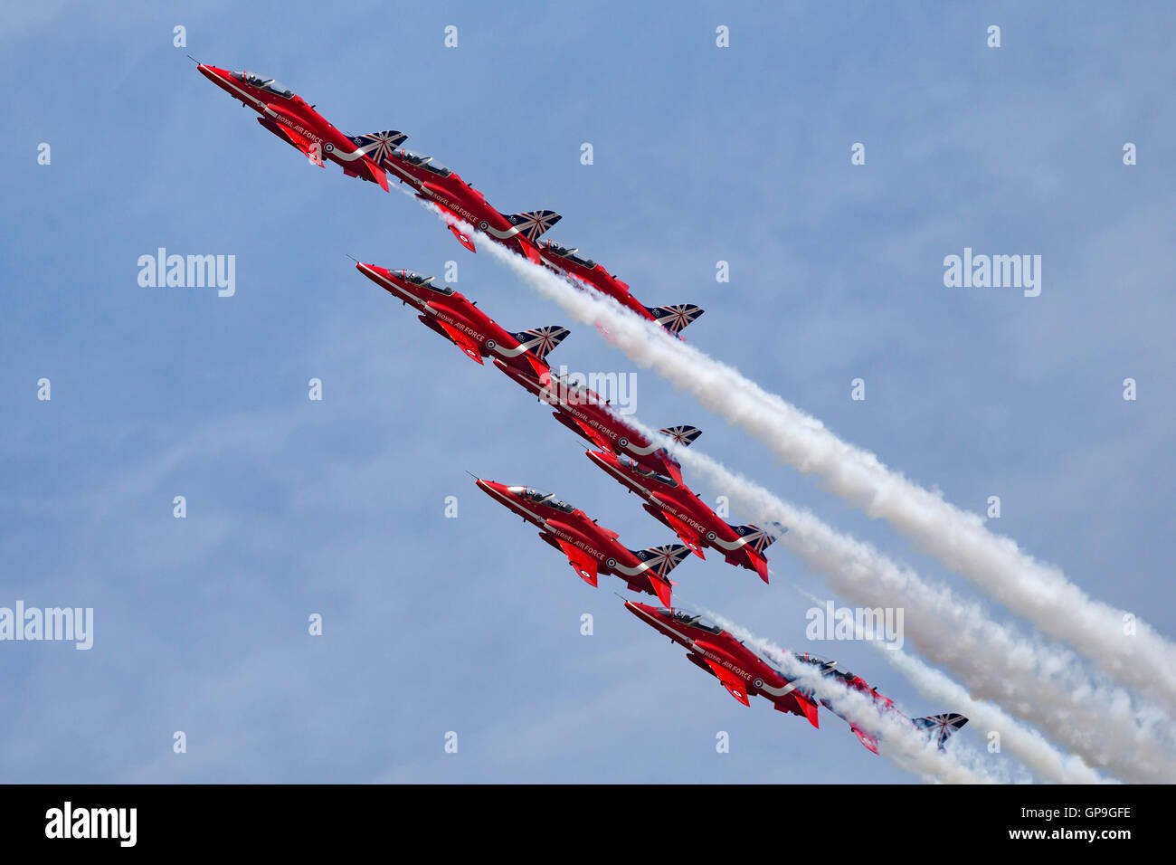 Royal Air Force (RAF) Flèches rouges aerobatic flying display team ...