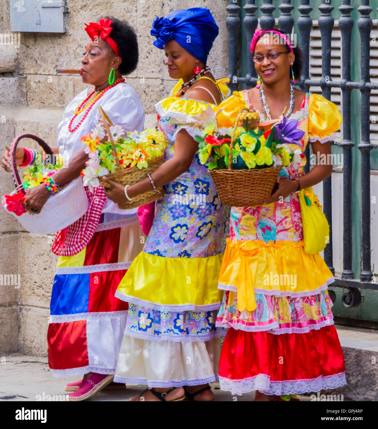 Cuba Havana Woman Cigar Posing Banque d'image et photos - Alamy