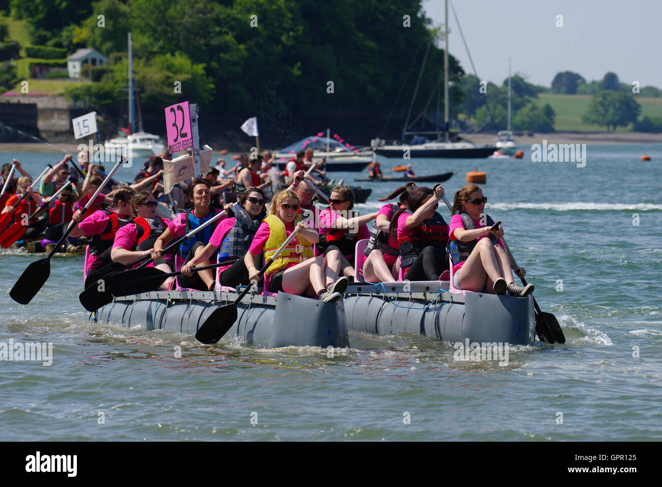 Raft race Banque de photographies et d’images à haute résolution - Alamy