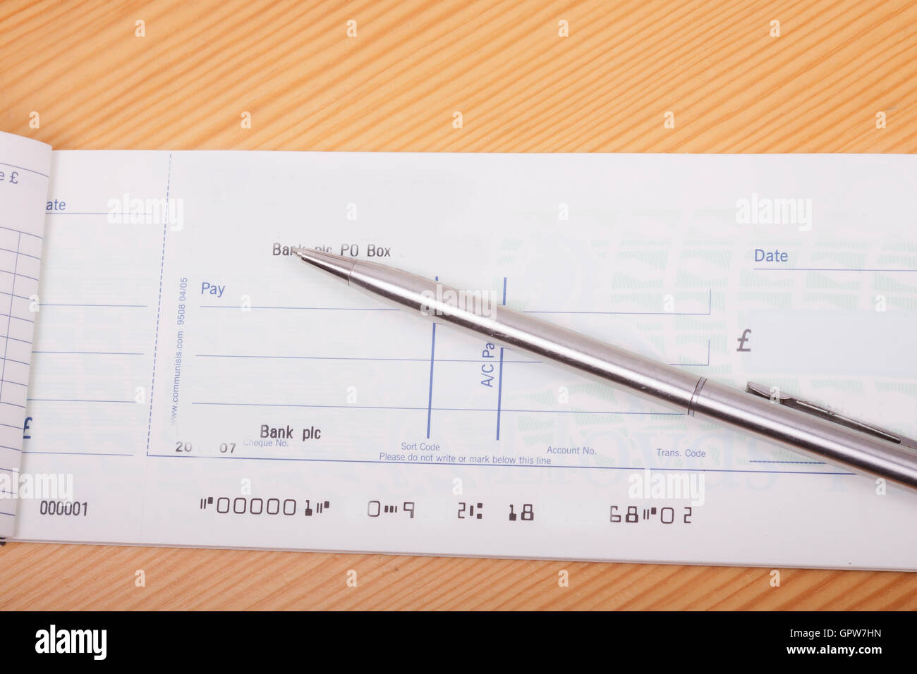 Carnet de chèques et pen Photo Stock - Alamy