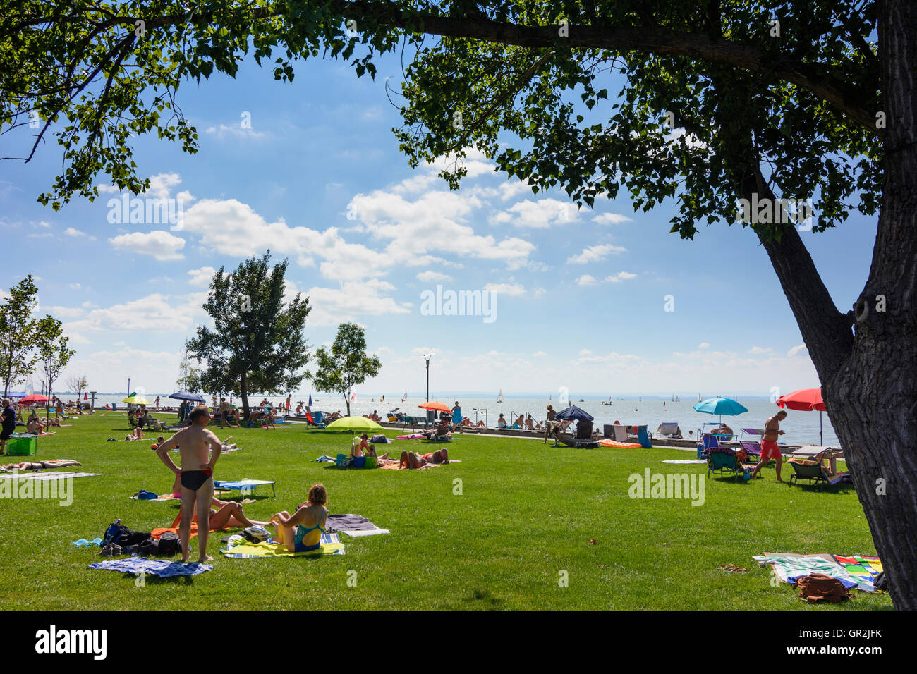 Weiden am See : plage de baignade publique lido, le lac de Neusiedl ...