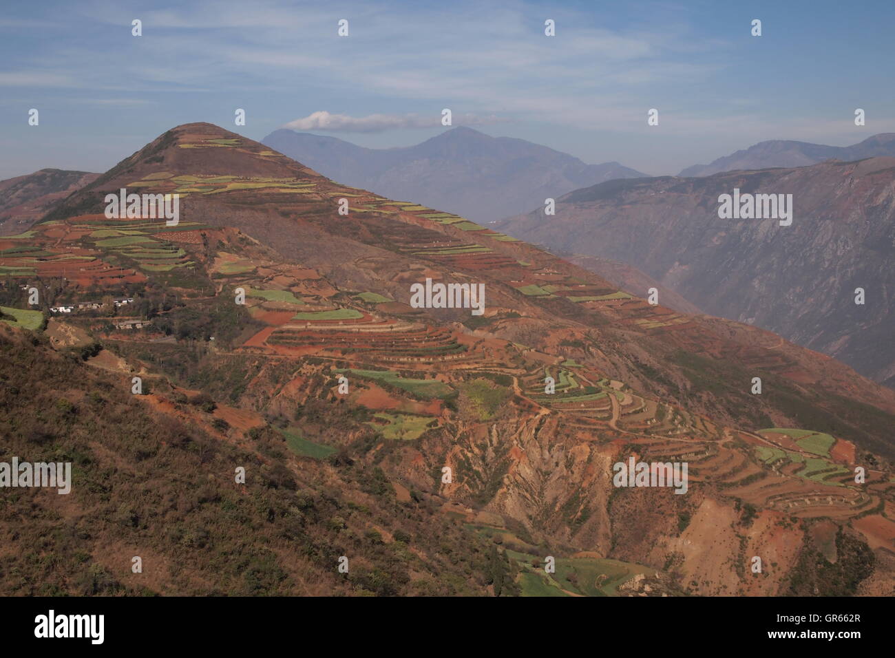 Sol terre rouge Banque de photographies et d’images à haute résolution ...