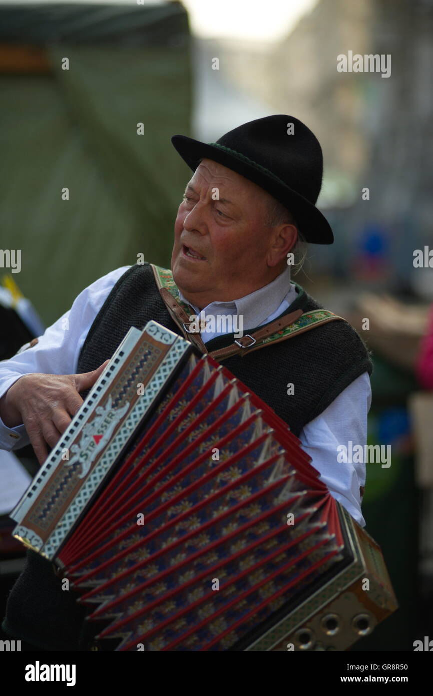 Musique folklorique autrichienne Banque de photographies et d’images à ...