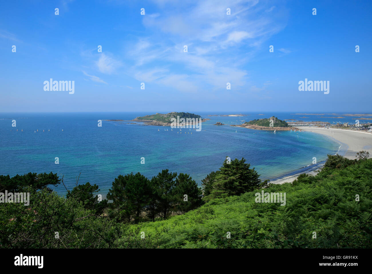 La Plage De Tresmeur à Trebeurden S Cote de Granit Rose, Bretagne Photo ...