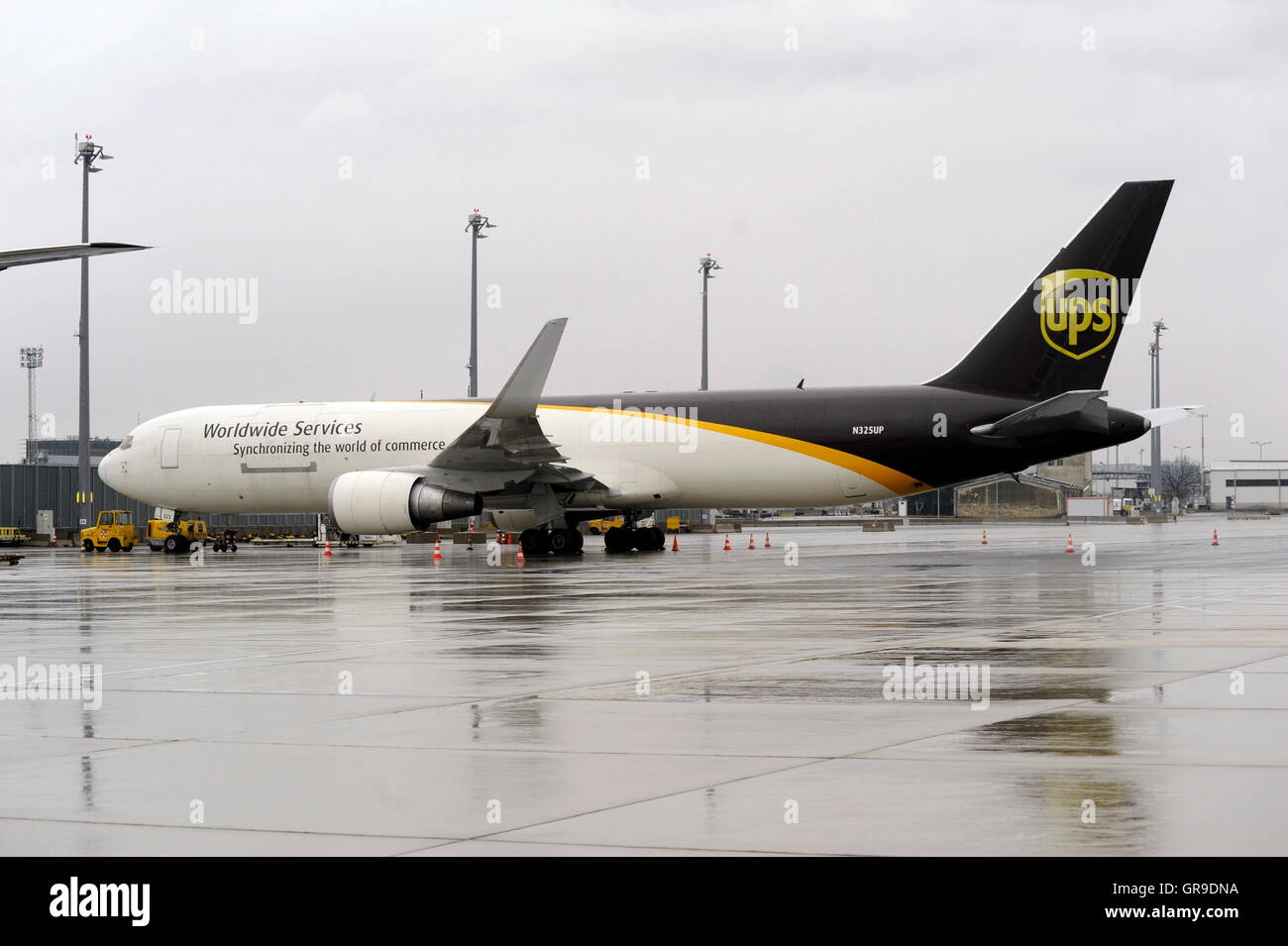 Avion ups Banque de photographies et d’images à haute résolution - Alamy