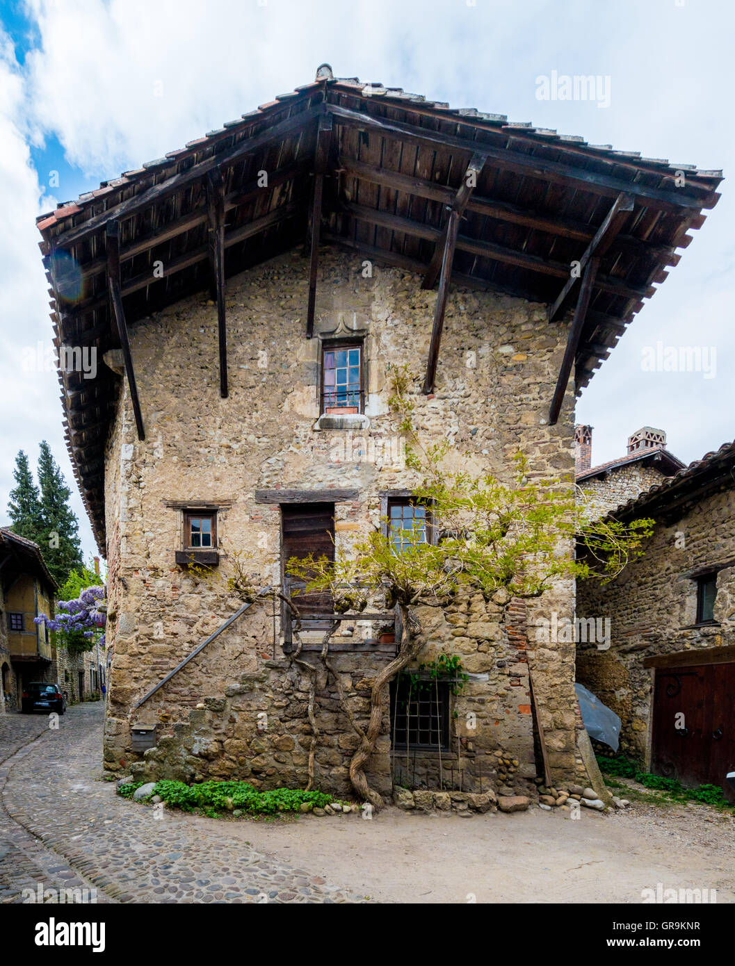 Maison pittoresque en Perouges, Auvergne, Rhone Alpes, France Photo ...