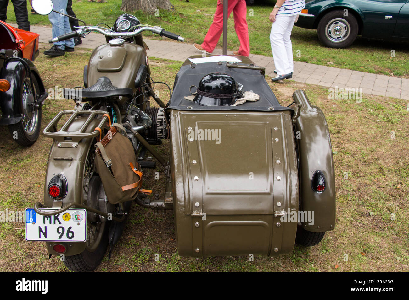 Side car ural moto Banque de photographies et d’images à haute ...