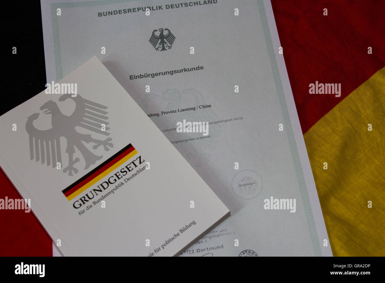 Certificate of naturalization Banque de photographies et d’images à ...