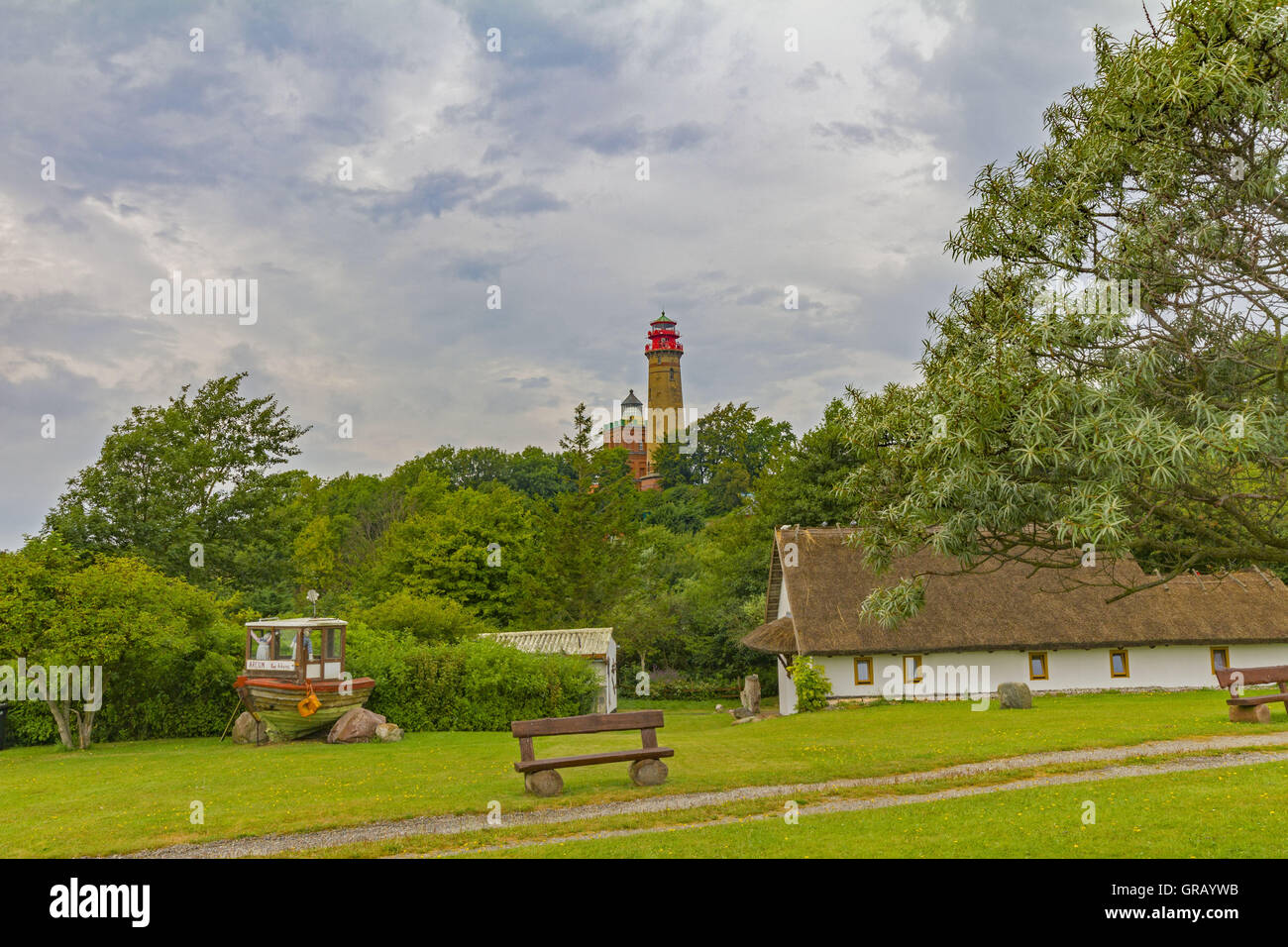 Cap Arkona avec le nouveau phare droit et le Schinkel Tower sur la ...