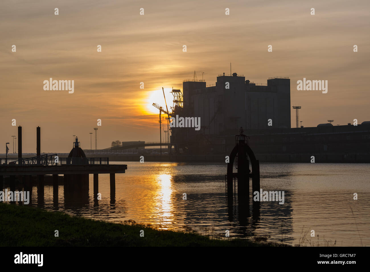 L'avant port Banque de photographies et d’images à haute résolution - Alamy