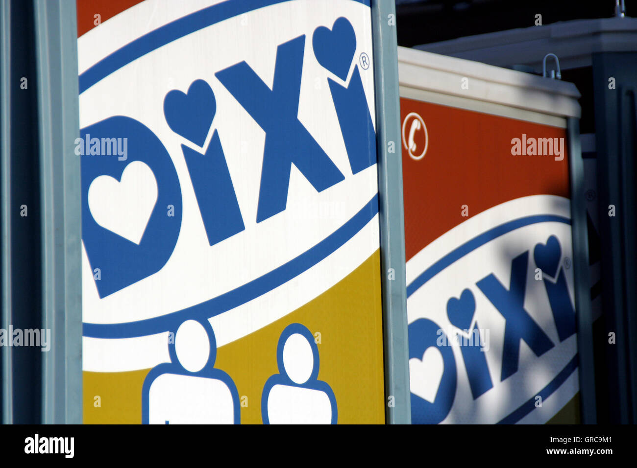 Dixi toilet Banque de photographies et d’images à haute résolution - Alamy