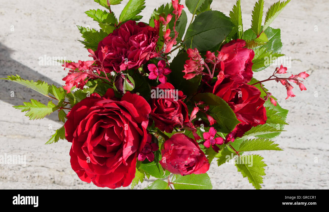 Bouquet de roses rouges Banque de photographies et d’images à haute ...